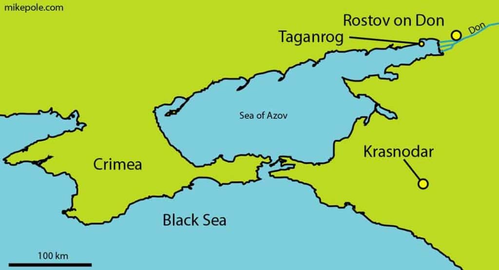 Tourists and War-Graves in Taganrog, South Russia - MikePole